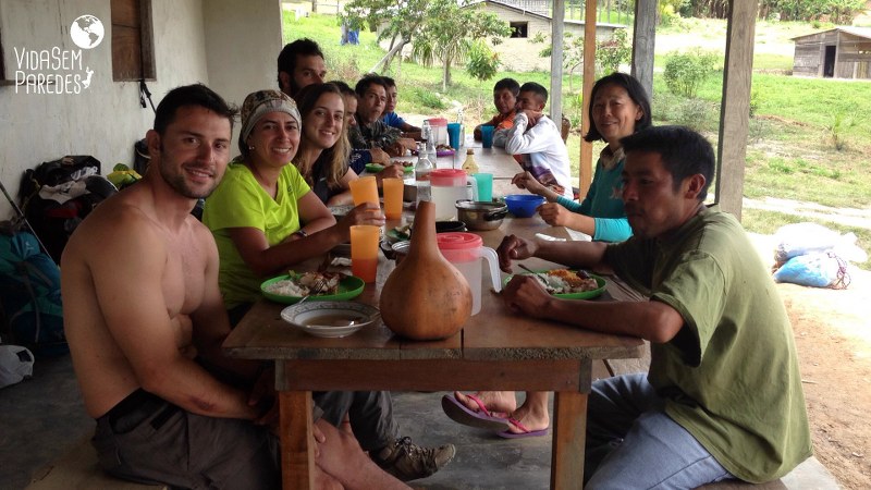 Comidas exóticas: comendo cupim com indígenas da Venezuela